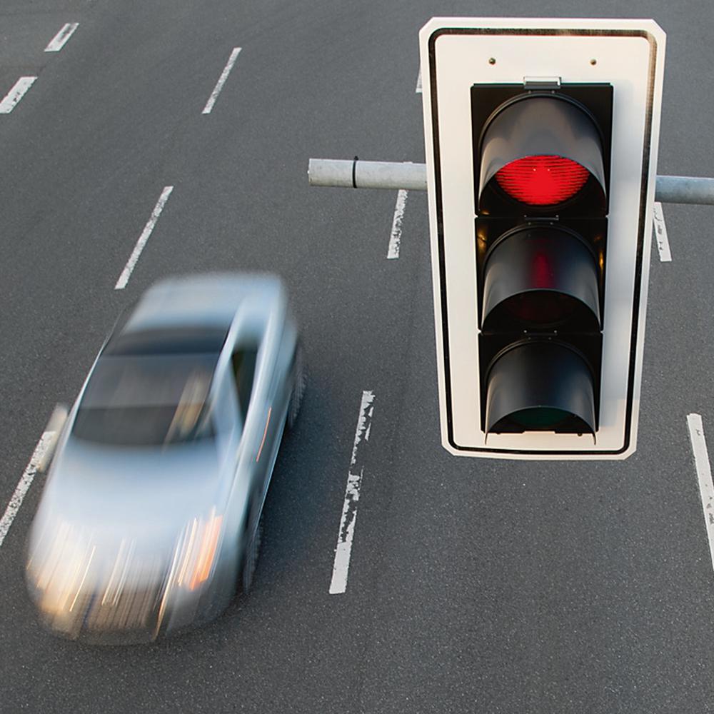 Unfall mit sechs Fahrzeugen in Berlin: Mann fährt über rote Ampel und ...