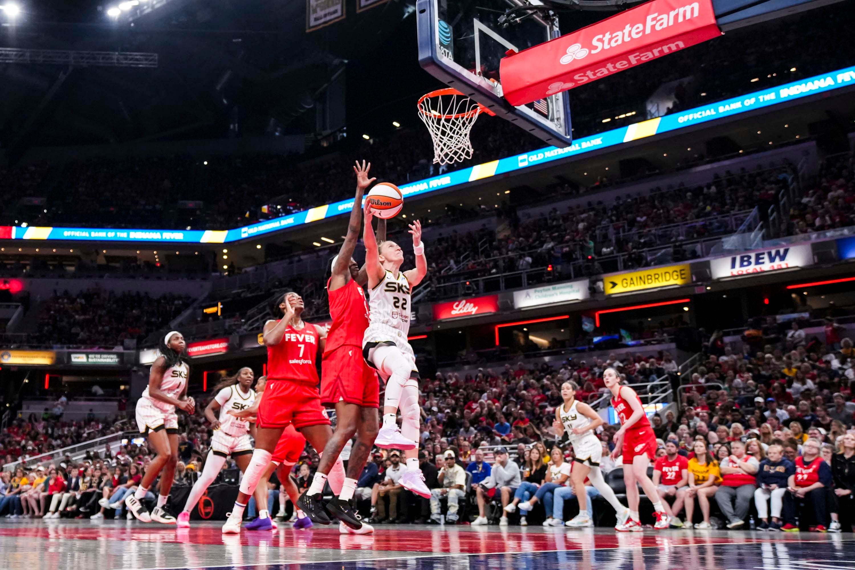 Indiana Fever vs Chicago Sky final score: Caitlin Clark gets triple ...