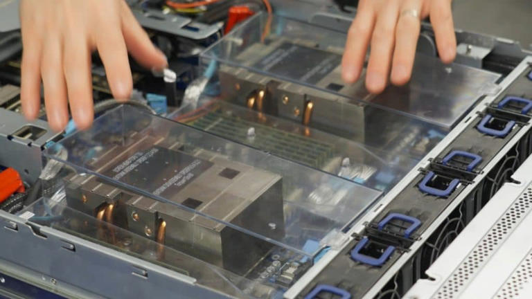 Linus Tech Tips builds $1 million computer to completely shatter world ...