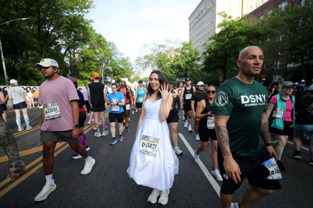 NYC singleton runs Brooklyn Half Marathon in a wedding dress while on ...