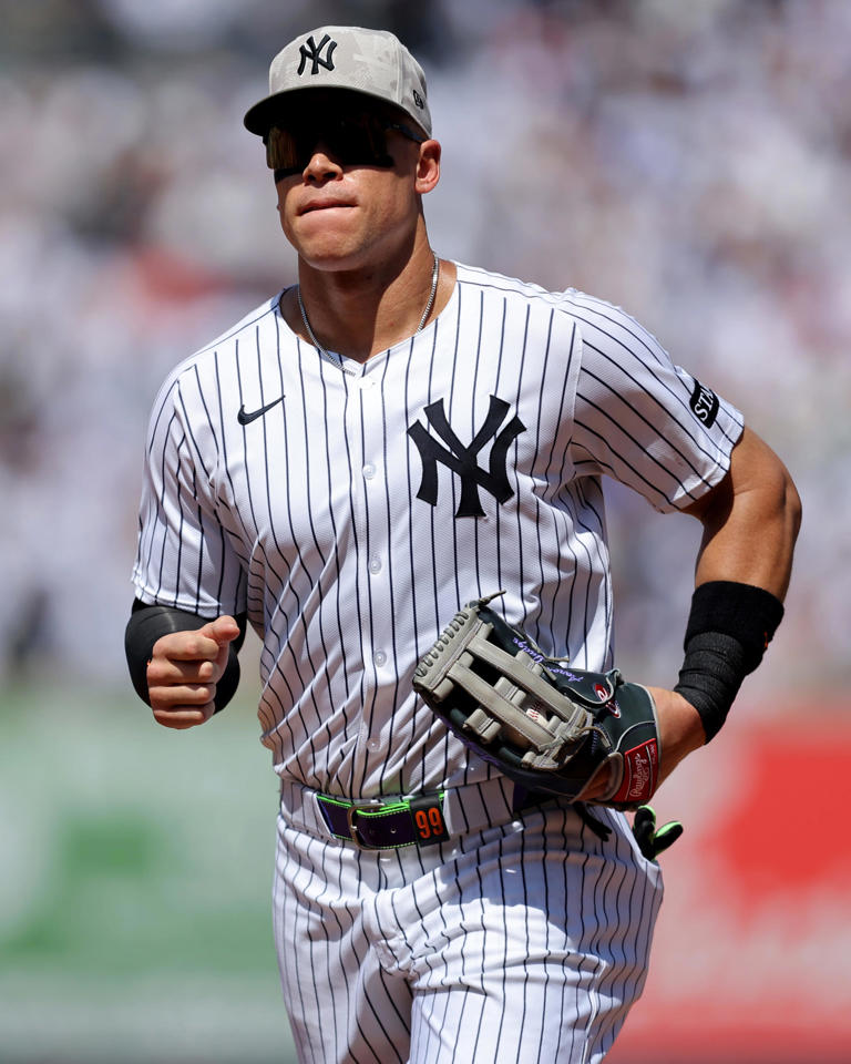 Who's in the lineup for the Mets and Yankees in Sunday's Subway Series finale