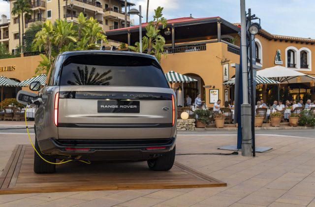 Range Rover offers sneak peek at next-gen model that was tested on ...