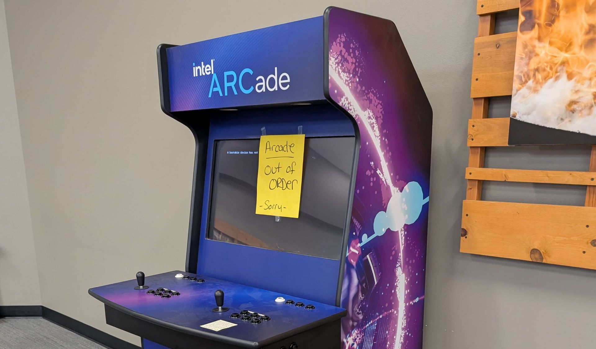 Intel ARCade machine showcases a NUC Extreme with Arc A770 GPU