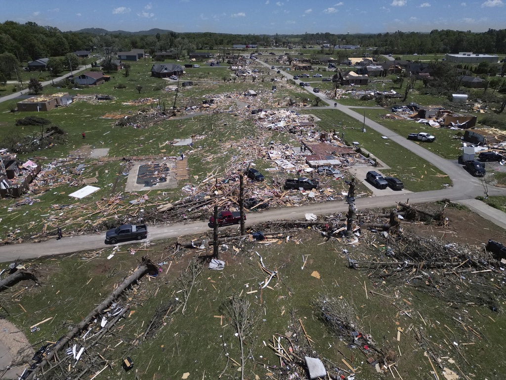 AP PHOTOS: Storm systems sweep across parts of the U.S. Midwest and ...