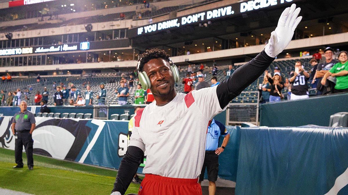 Antonio Brown reacts to viral video of him being jumped