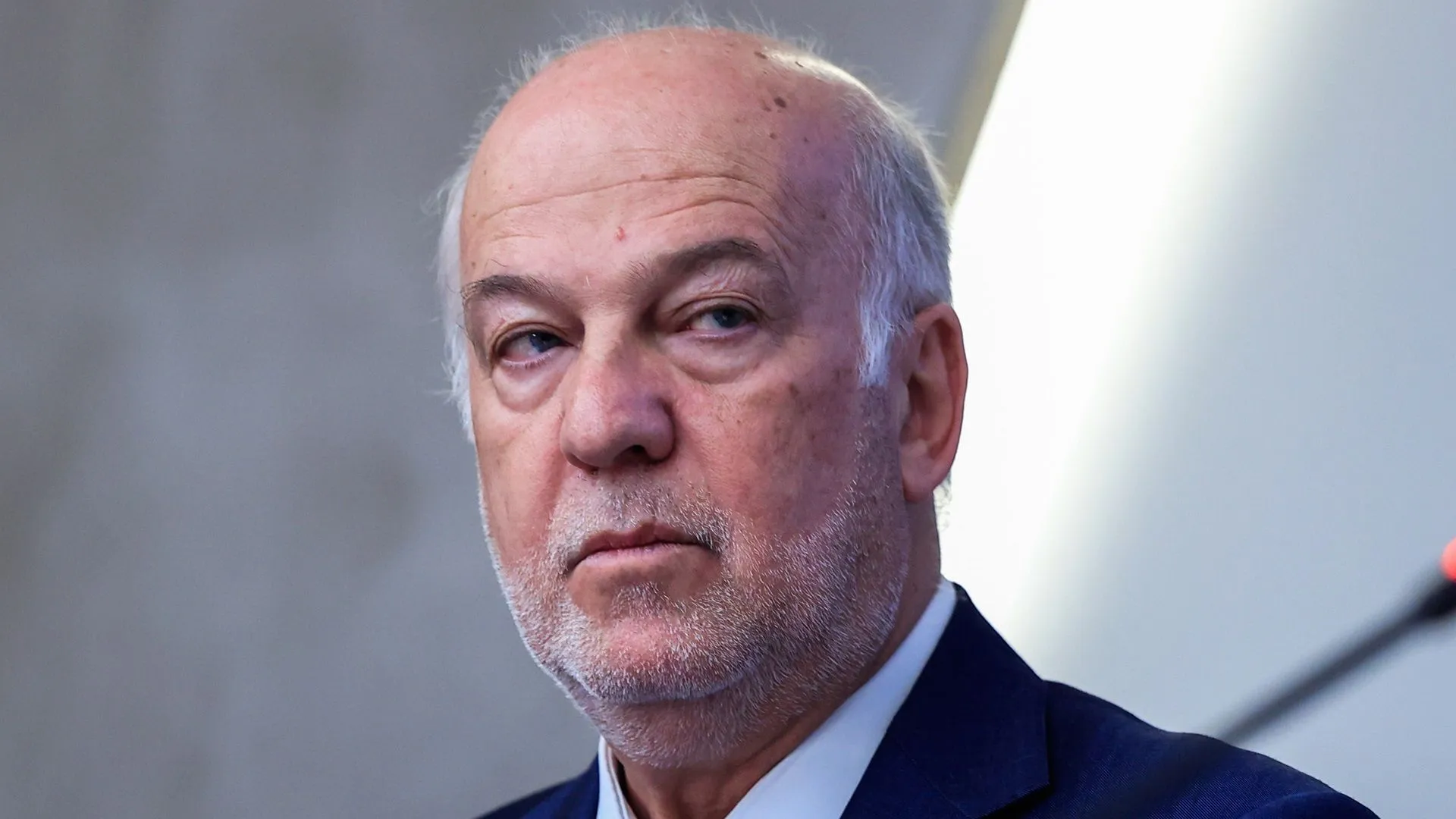 Η έμμεση συμμετοχή συγγενών πολιτικών σε offshore και η δυσκολία του να ...