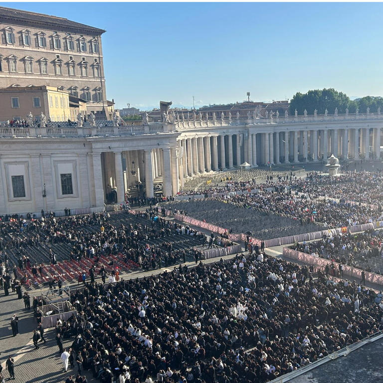 Il giorno di Leone XIV: i leader mondiali a Roma e migliaia di fedeli ...