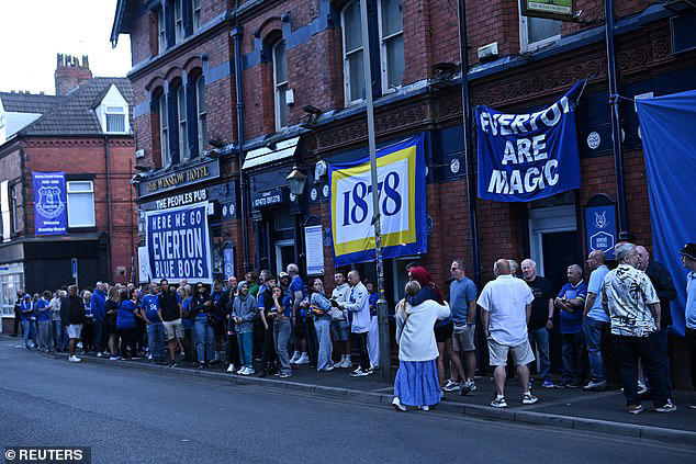 Everton fans begin Goodison Park farewell with 8.30AM pub visit as ...
