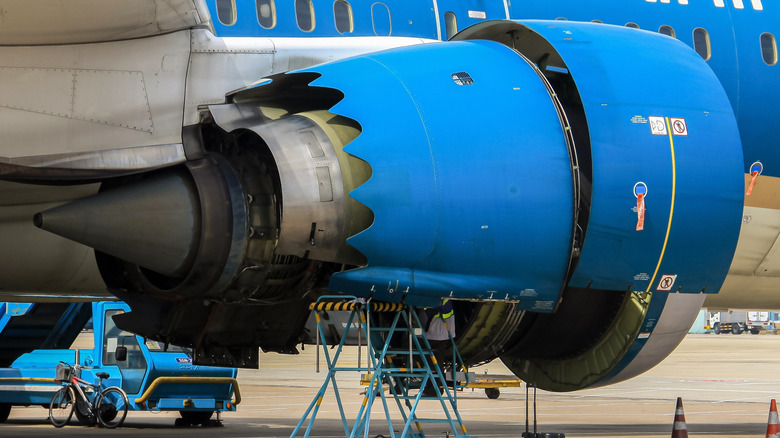 Why The Boeing 777X Won't Have Engine Chevrons