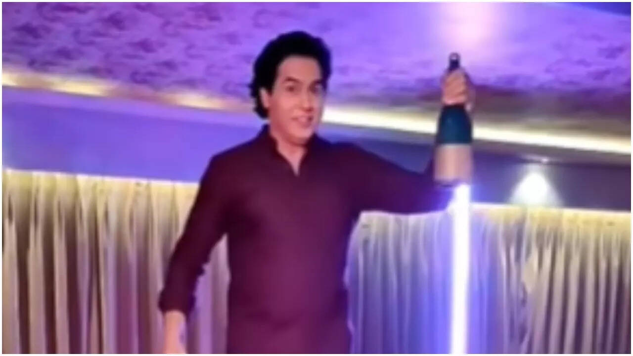 Has Aman Verma taken up magician acts for 'paapi pet'? Baghban actor ...