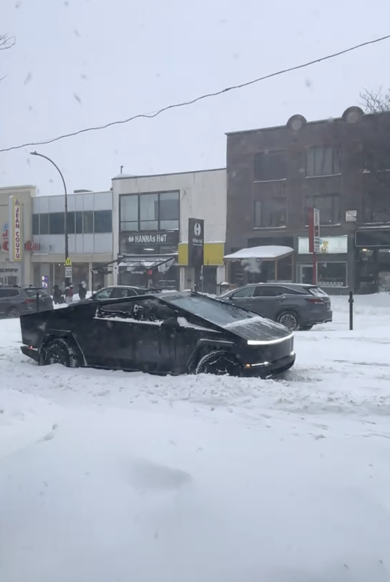 A Tesla Cybertruck Driver Got Stuck When It Snowed And It Left People ...