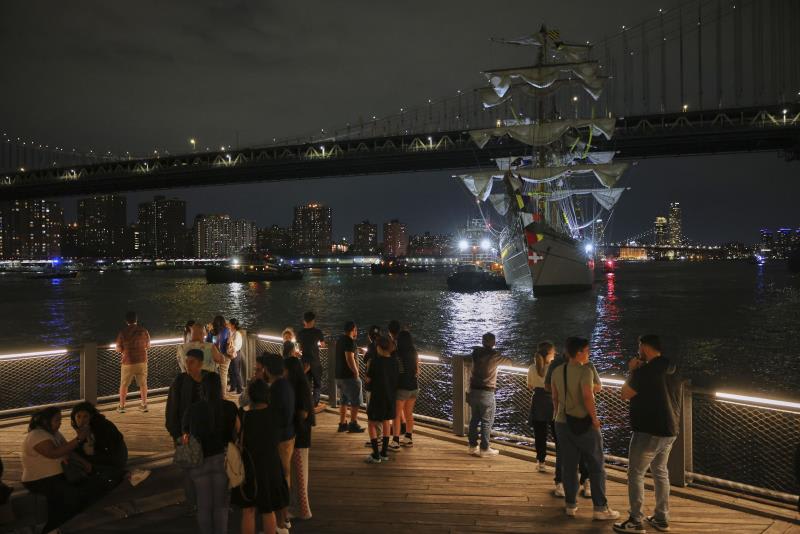 Mexican Ship's Brooklyn Bridge Accident Has Turned Fatal