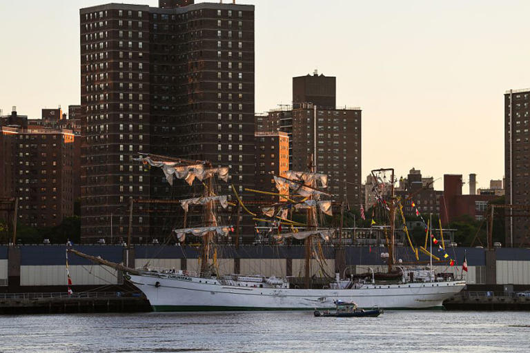 2 crew members killed after Mexican Navy ship hits Brooklyn Bridge