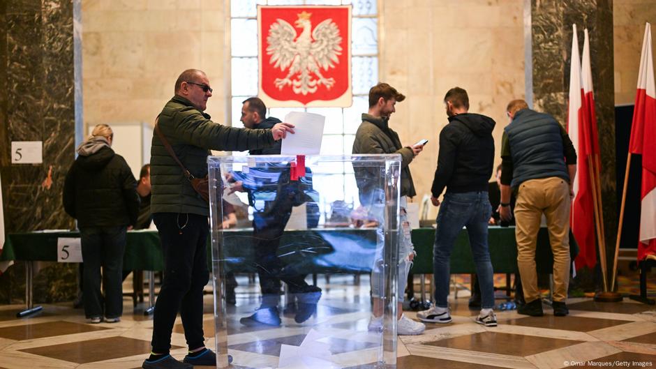 Poland: Voting begins in high-stakes presidential election