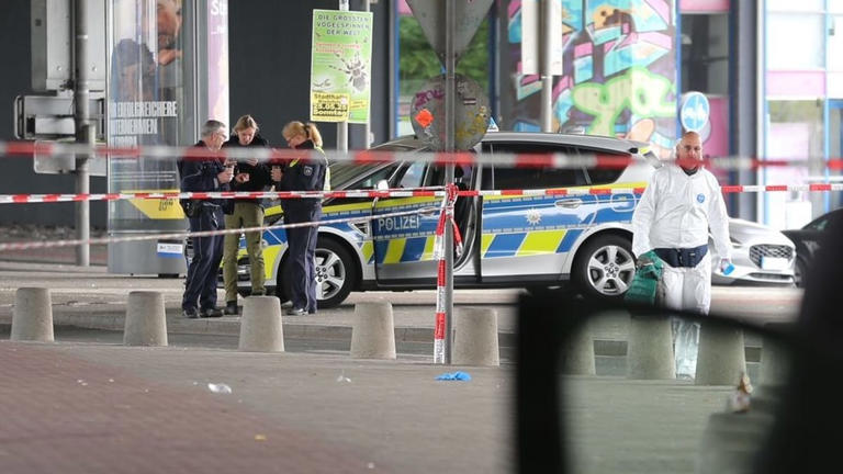 Angriff in Bielefeld: Polizei fahndet nach diesem bewaffneten Mann