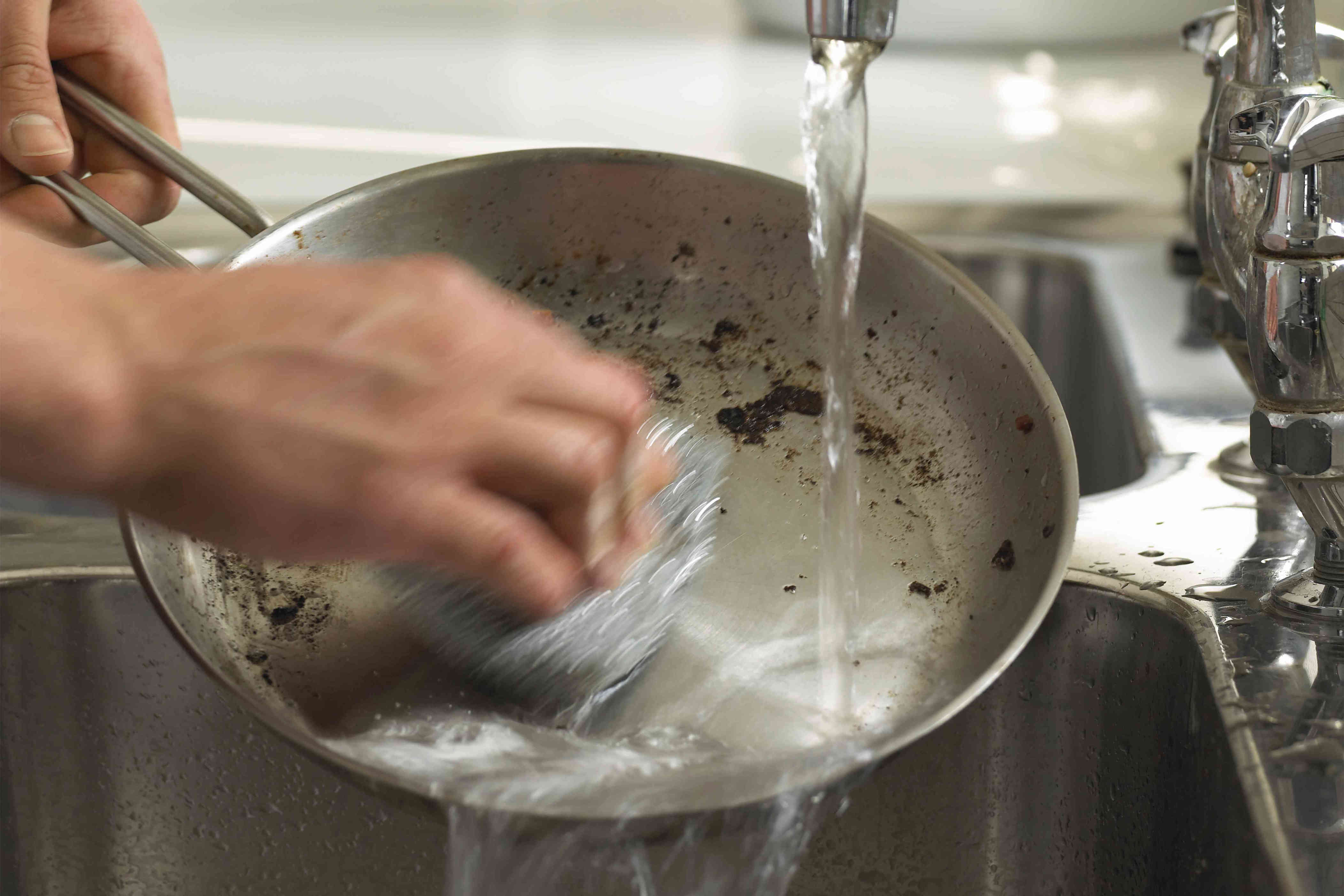 Amazon Shoppers Can’t Stop Buying These Pan Cleaners, From $2