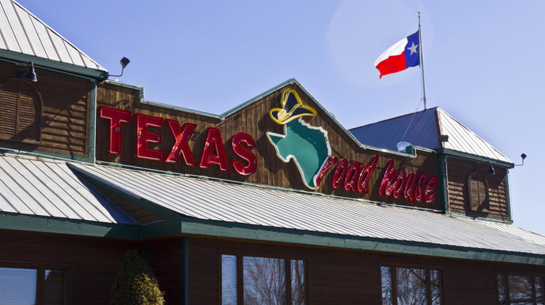 Here's Exactly Where You'll Find The Biggest Texas Roadhouse On Earth