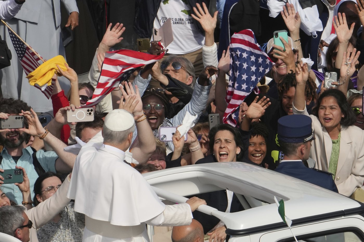 AP PHOTOS: Pope Leo XIV offers a message of love and unity in inaugural ...