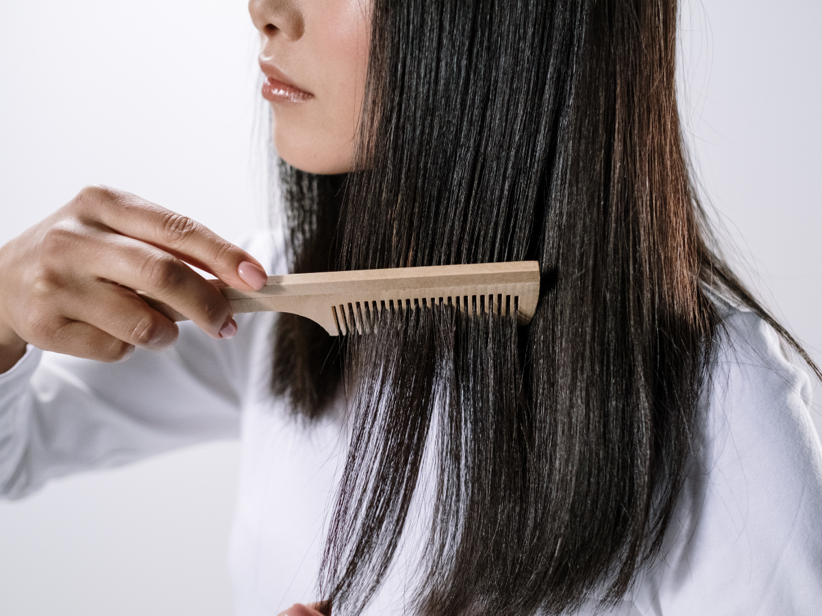 This is the right way to comb hair for better growth