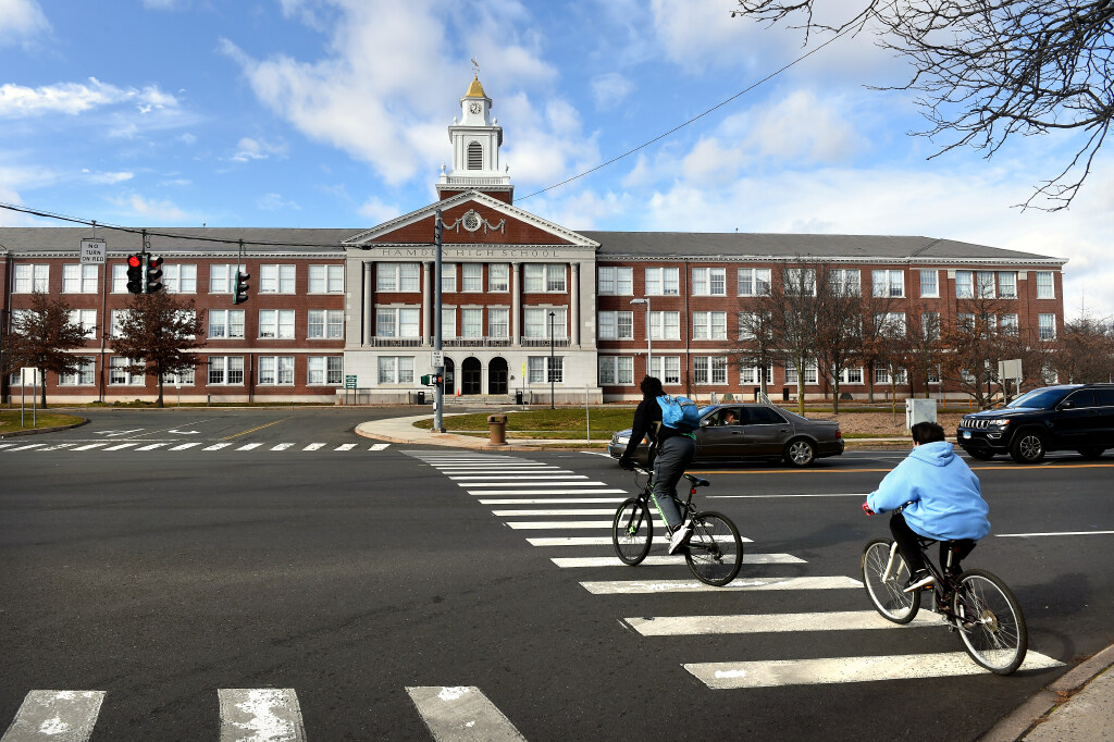 Hamden High School to add bicycle shop in courtyard to encourage other ...