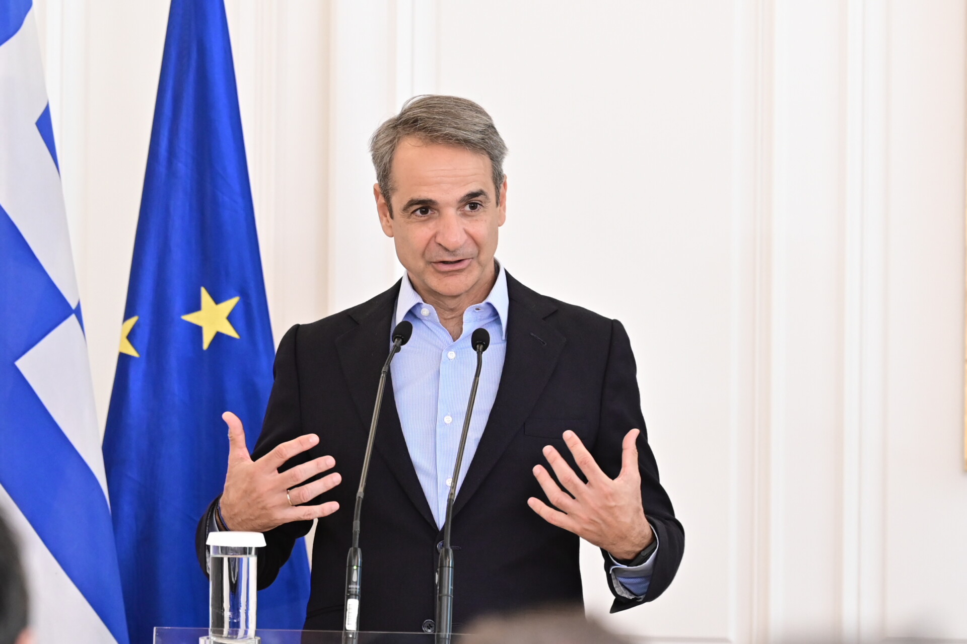 Στο τραπέζι από Μητσοτάκη η άρση της μονιμότητας στο Δημόσιο