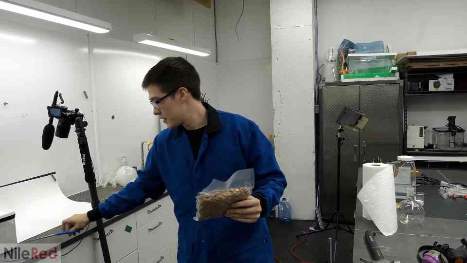 Does cyanide actually smell like almonds?