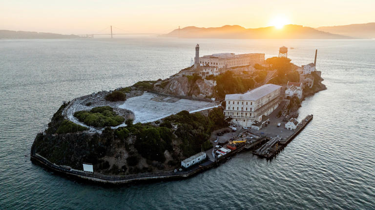 Trump live: President’s order to reopen and expand Alcatraz prison ‘is ...