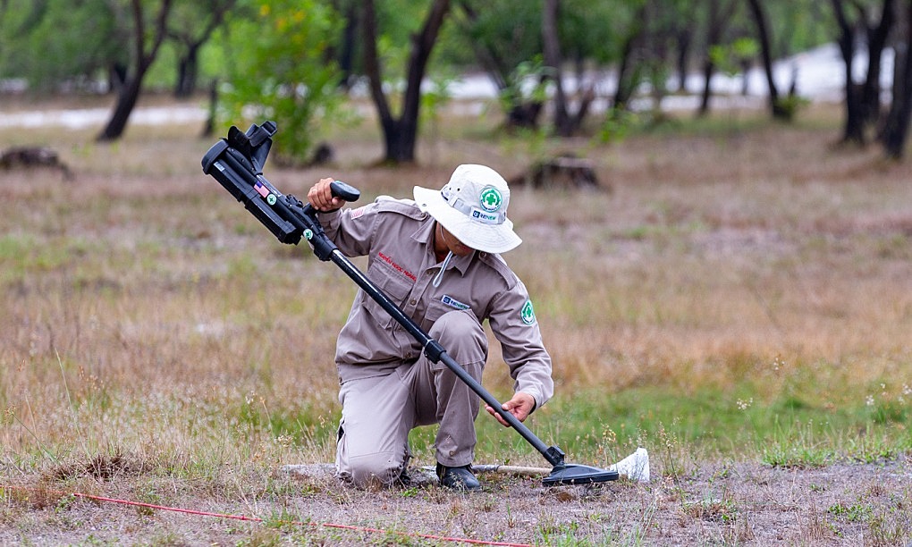 Vietnam, US launch $700,000 UXO disposal training range