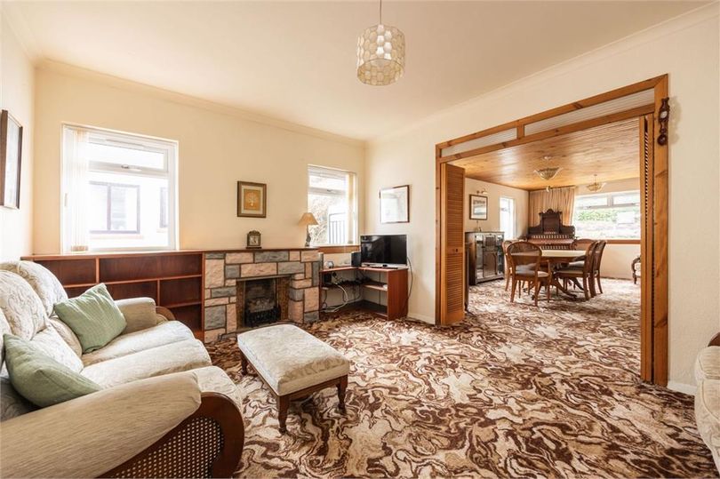 Edinburgh 'time warp' house hits the market with retro decor and ...