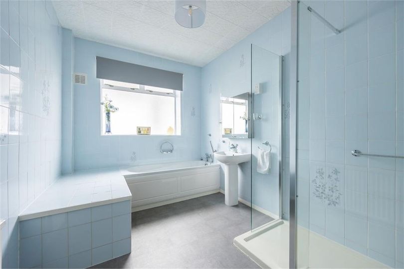 Edinburgh 'time warp' house hits the market with retro decor and ...