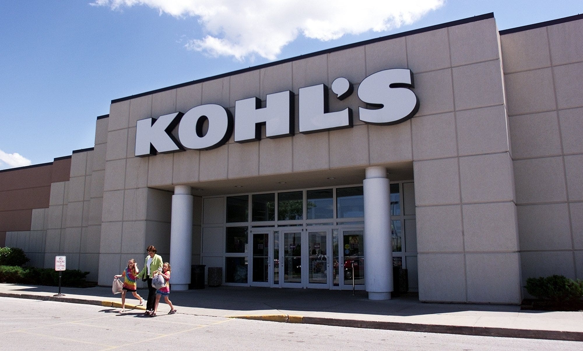 Kohl's fires CEO for conflict of interest amid store closures; Waite Park remains open
