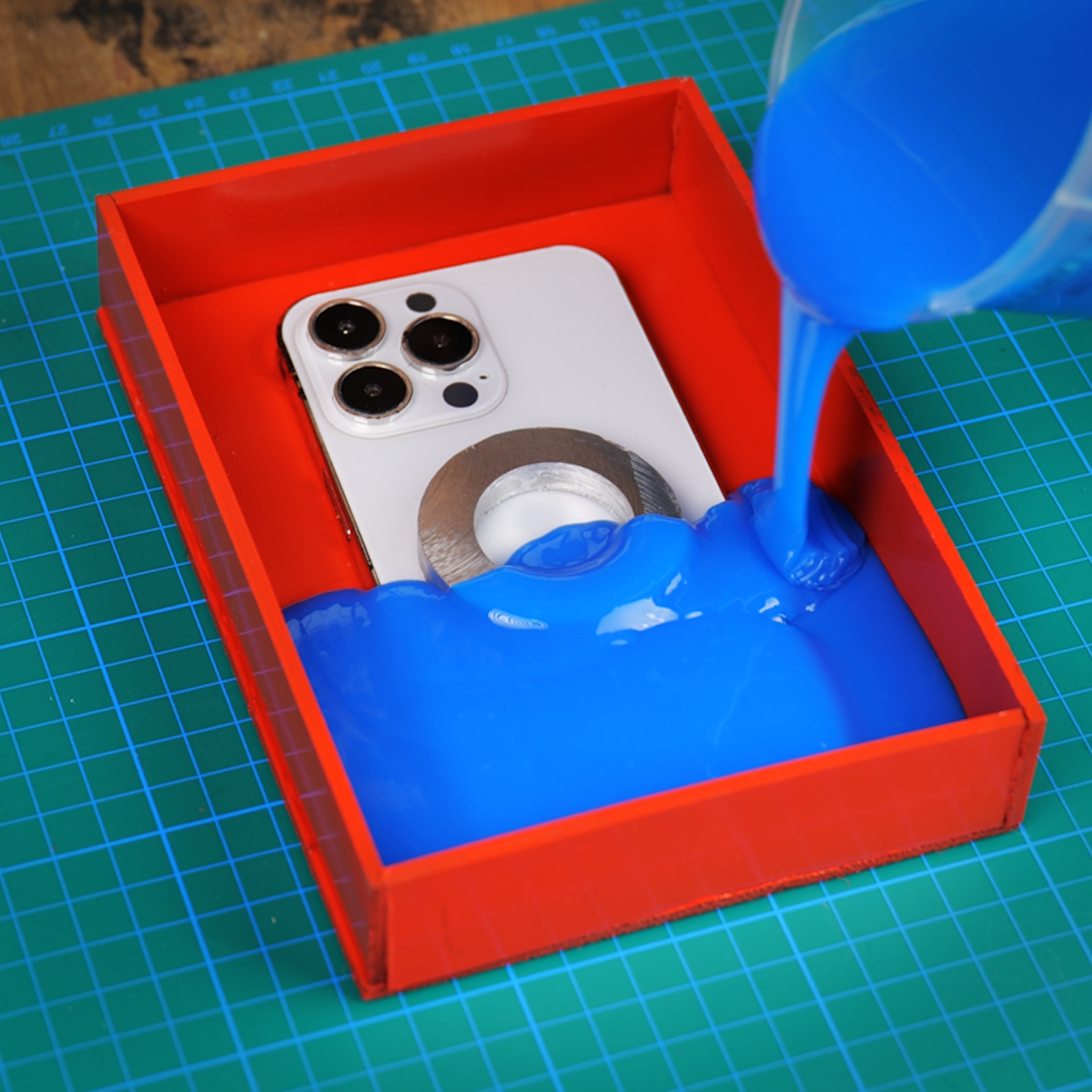 He made a DIY magnetic 🧲 phone case out of concrete! 📱