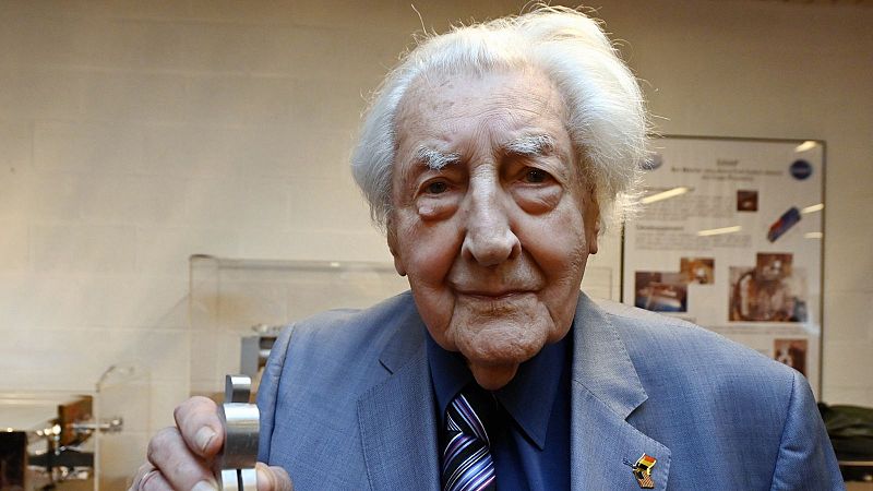 Paul Van Hoeydonck, primeiro artista com uma obra na Lua, morre aos 99 anos