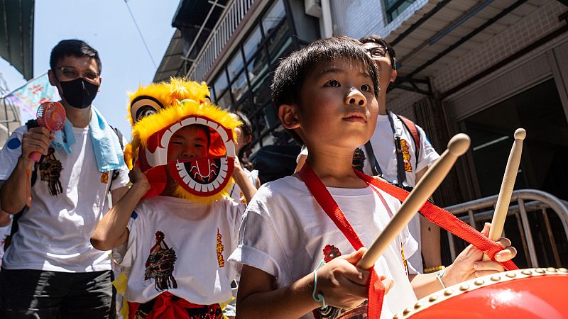 Desfile colorido inaugura Festival do Pão de Cheung Chau