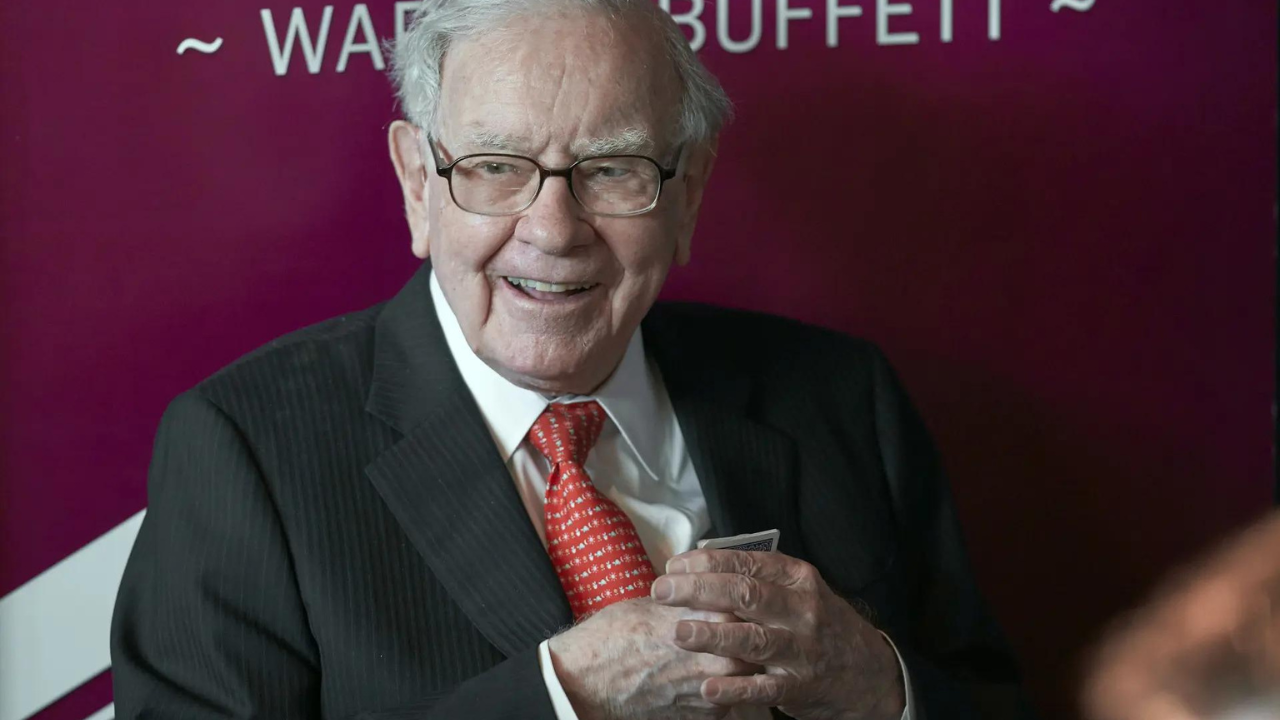 What keeps Warren Buffett going at 94? His daily routine might shock you