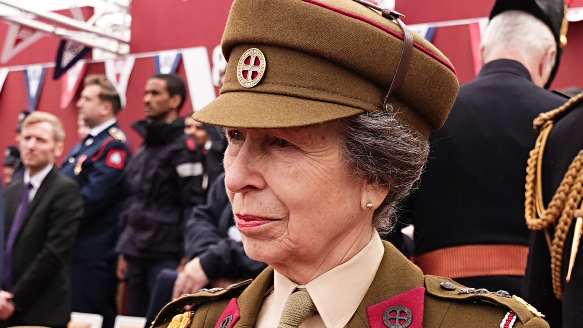 Princess Anne just copied Queen Elizabeth's 80-year-old cinched jacket ...