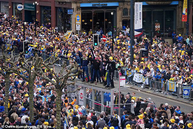 Leeds United fans shut down the city as they pack out the streets ...