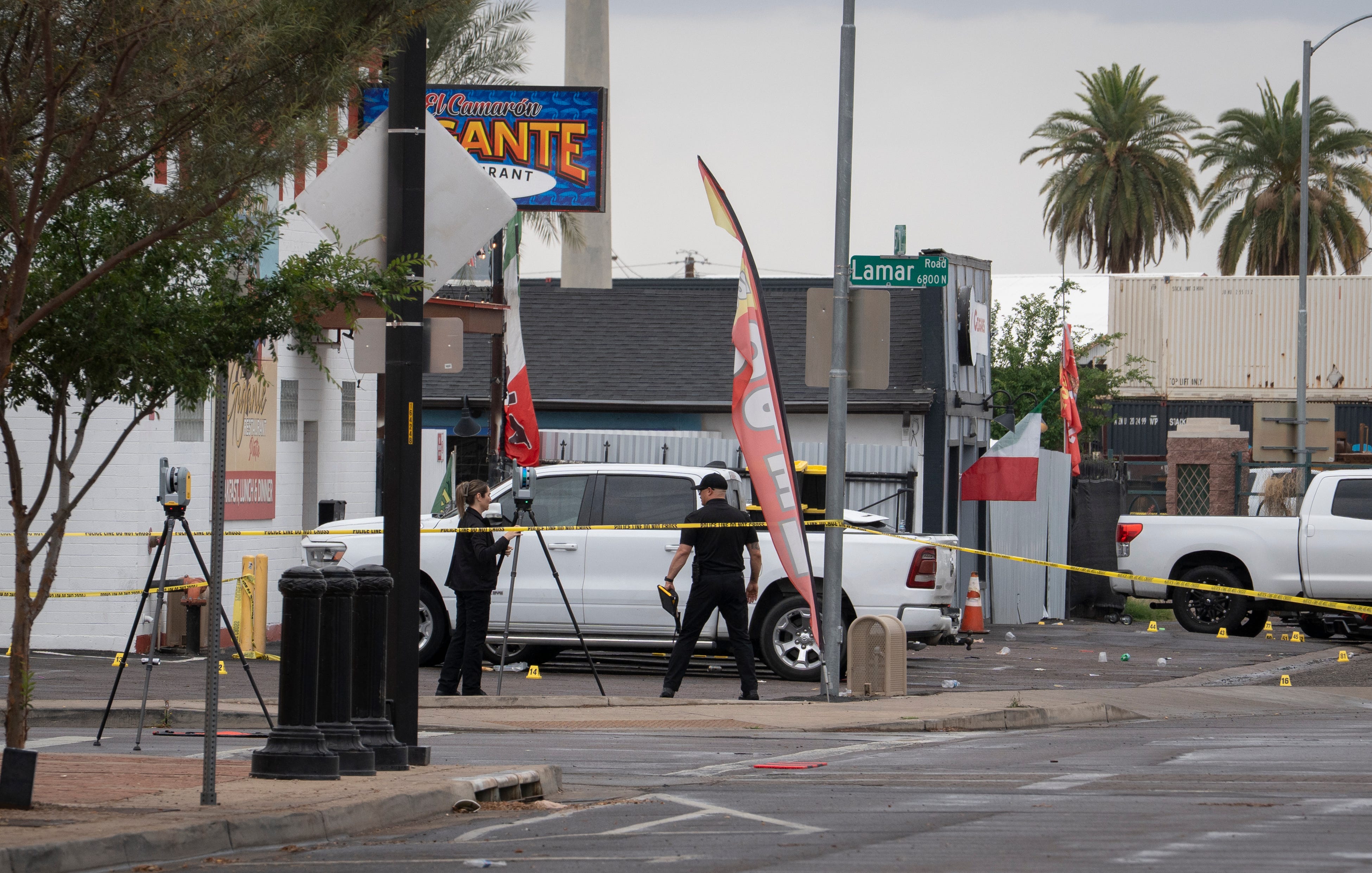 Shooting outside Glendale restaurant leaves 3 dead, others wounded