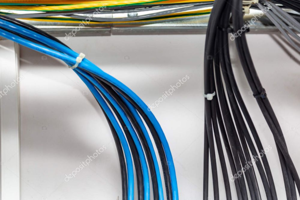 16 Projects to Make Your Home Office Less Cluttered