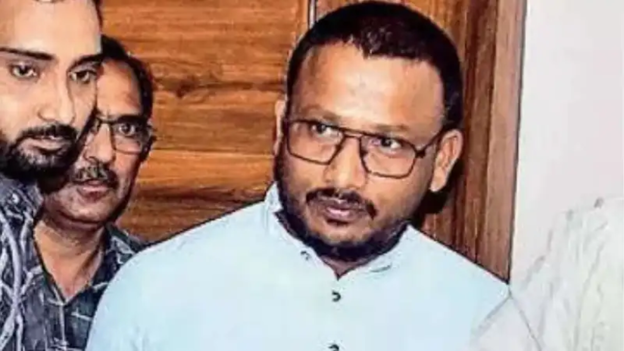 ACB digs up Rajasthan MLA's Rs20 lakh bribe buried in lawn