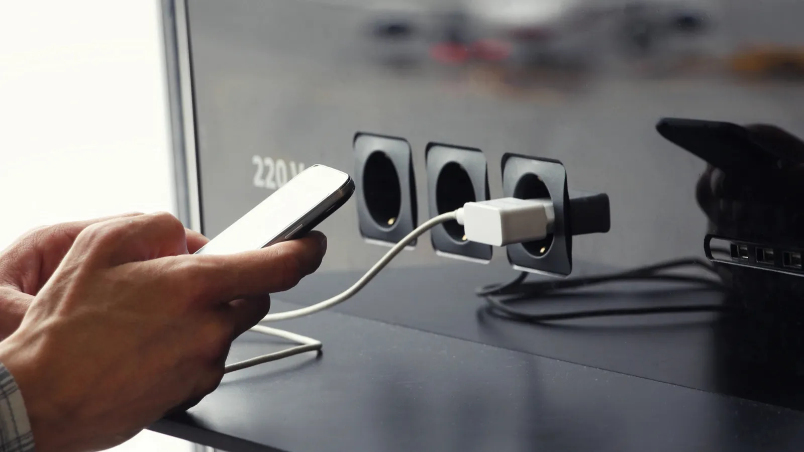 Android 16 Boosts Protection Against USB Hacks