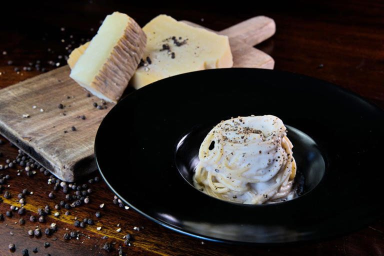 Italian physicists explain how to avoid lumps in cheesy pasta sauce