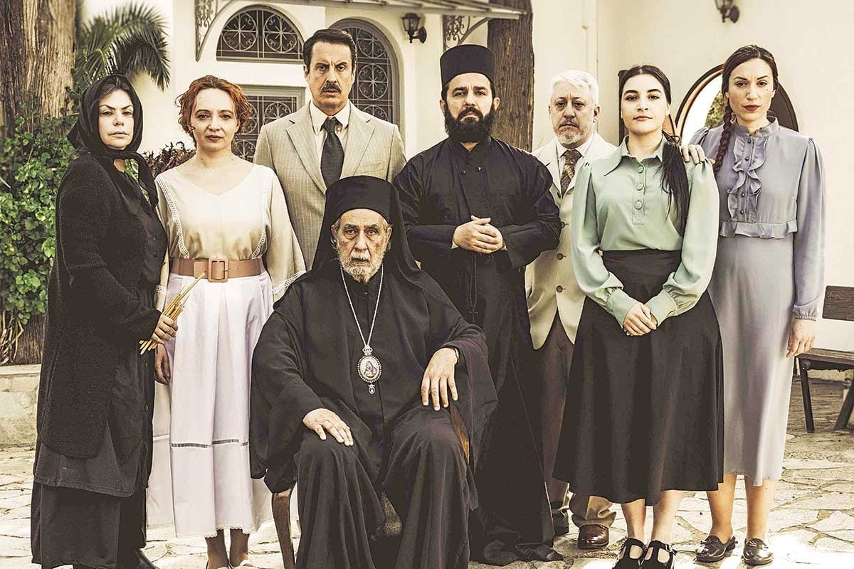 Μια εξαιρετική θεατρική παράσταση με τον Κώστα Αρζόγλου στον ρόλο του ...