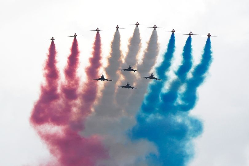 15 pictures as Londoners take to streets to watch parade and Red Arrows ...