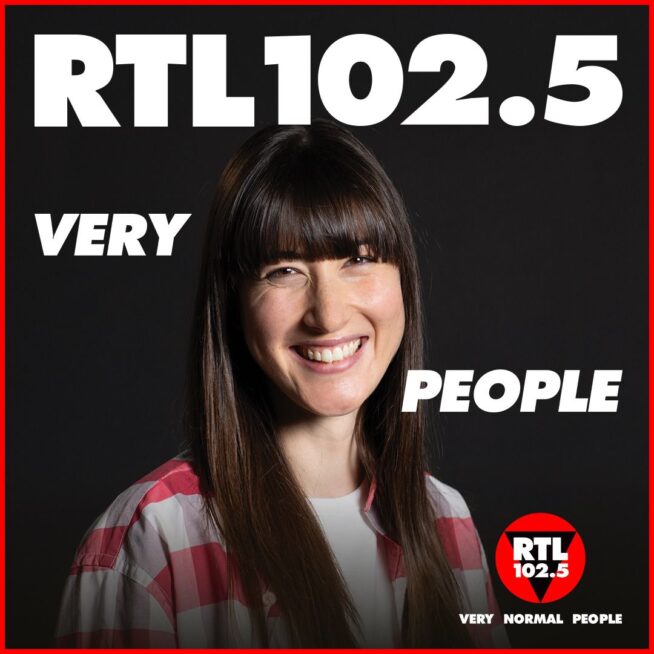 RTL 102.5 con la campagna 2025 celebra 20 anni di “Very Normal People”