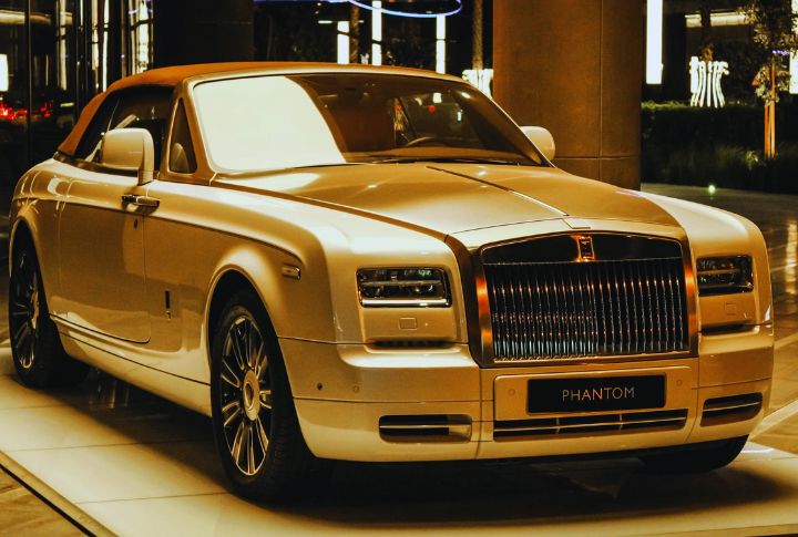 10 Outdated Boomer Status Symbols That Are Totally Irrelevant Now