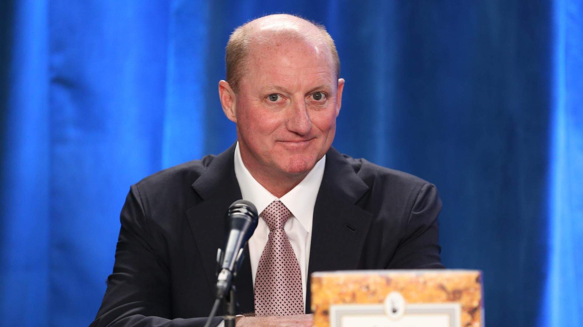 Quien es Greg Abel, el sucesor de Warren Buffett en Berkshire Hathaway