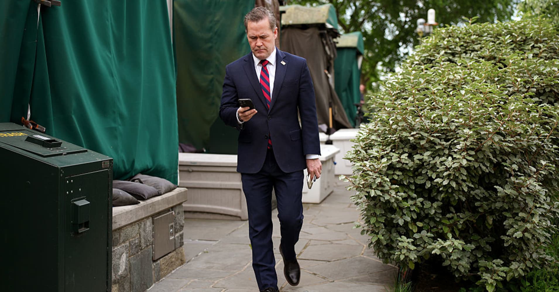 Messaging app used by Trump official suspends operations after reported ...