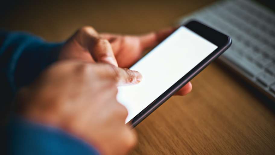 How the “Wrong Number” Text Scam Tricks Its Victims