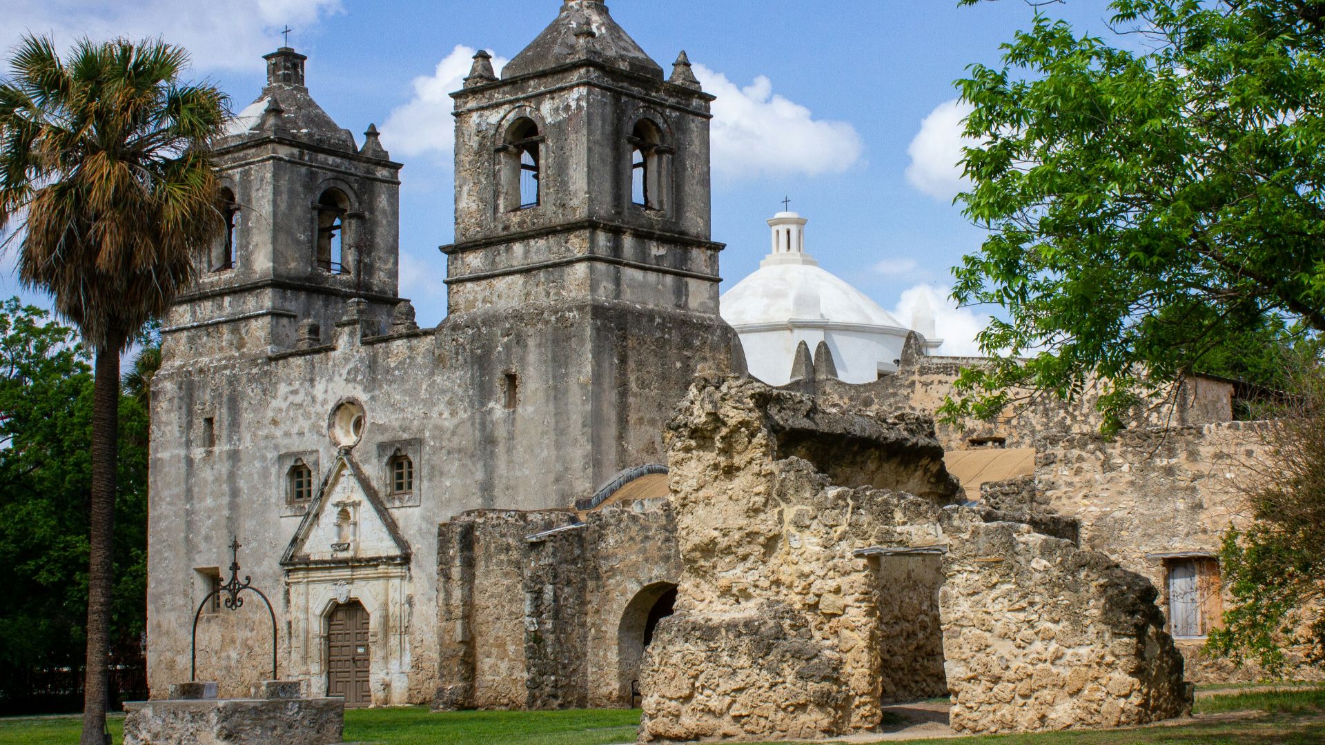 Sacred Beauties: The 20 Oldest Churches Found In America